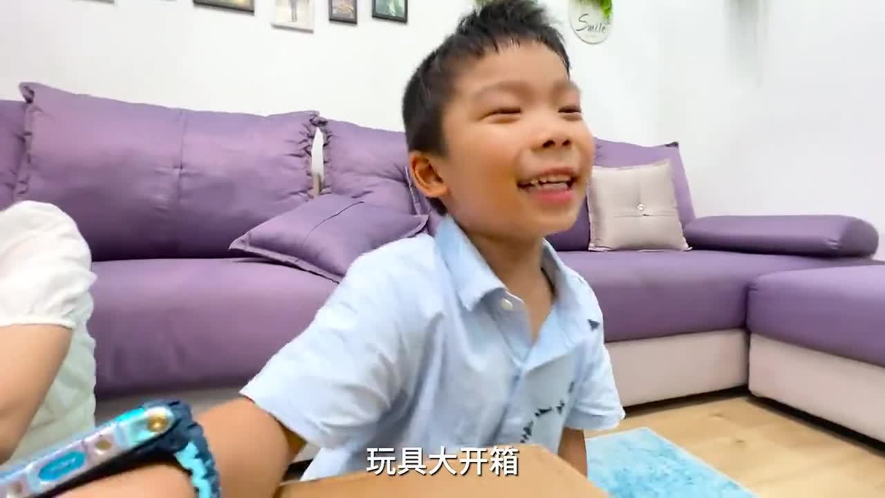 陪宝宝开箱萌卡车神,一口气拆8个是种什么体验,那还不爽翻