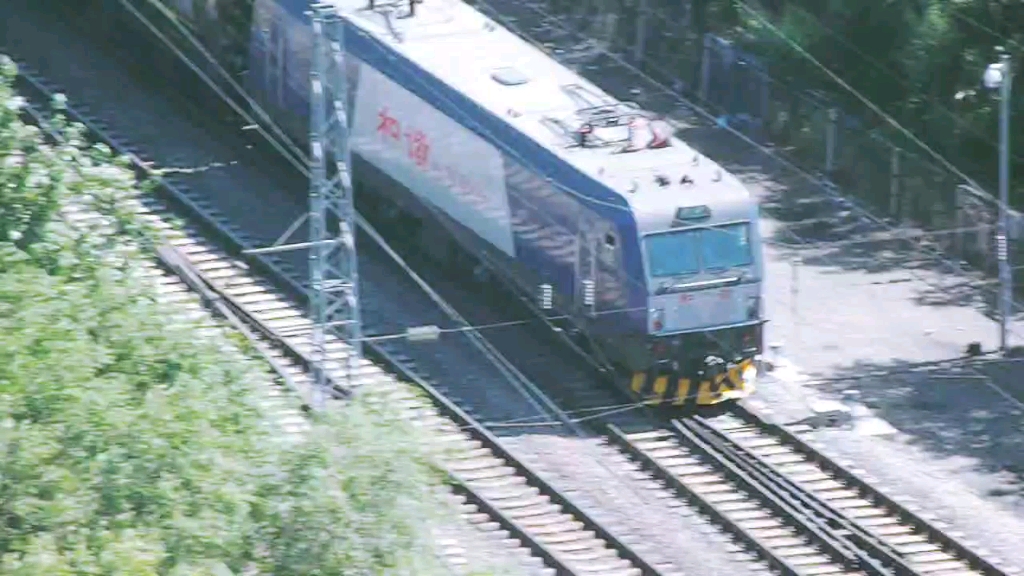 HXD3C0226牵引k1010次列车准备进鞍山站着一站台六道停车