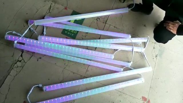 今天给客户送点数码管,给你们看下试灯的效果。