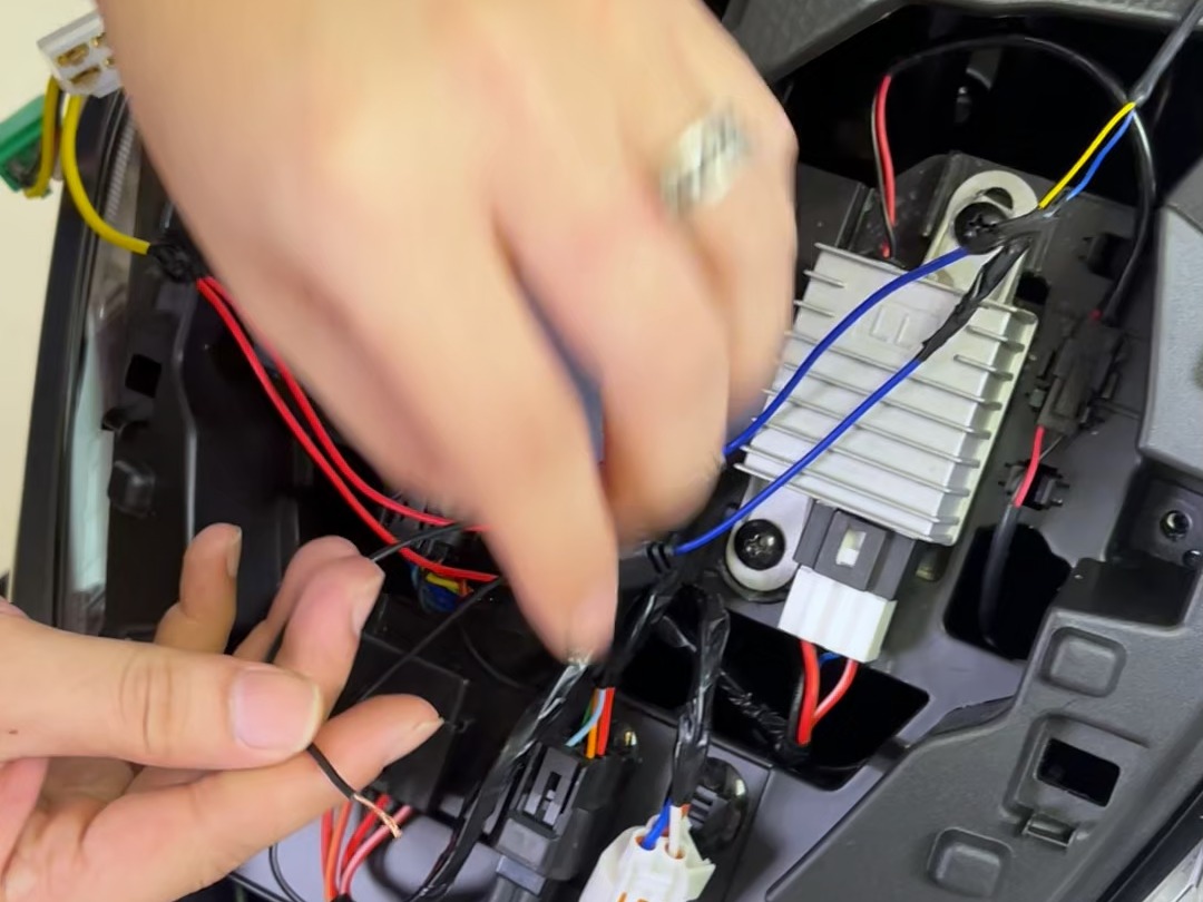 AE4安装原车控射灯Y1 安装教程,后续给兄弟们,研究隐藏安装位置#AE...