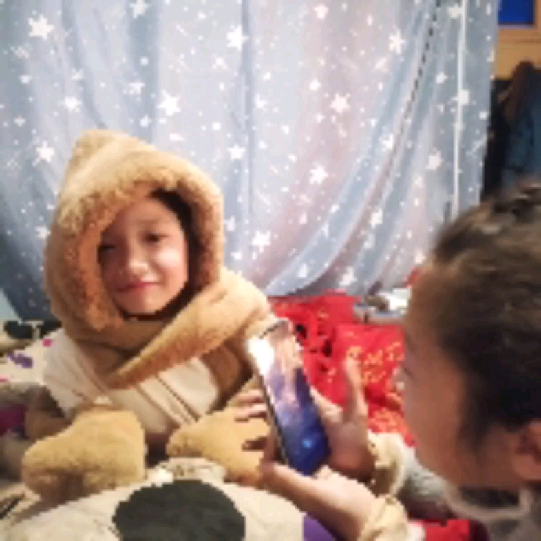 孩子最喜欢听猴子警长探案记,每天放学都听。