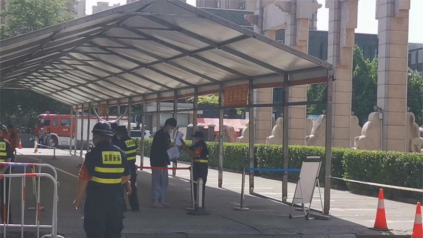 高考开考倒计时:自信少年 距离开考时间只有4分钟