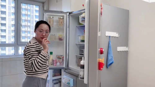 搞卫生啦,用电解水擦拭电器内部,冰箱、烤箱、微波炉、空气炸锅,没有...