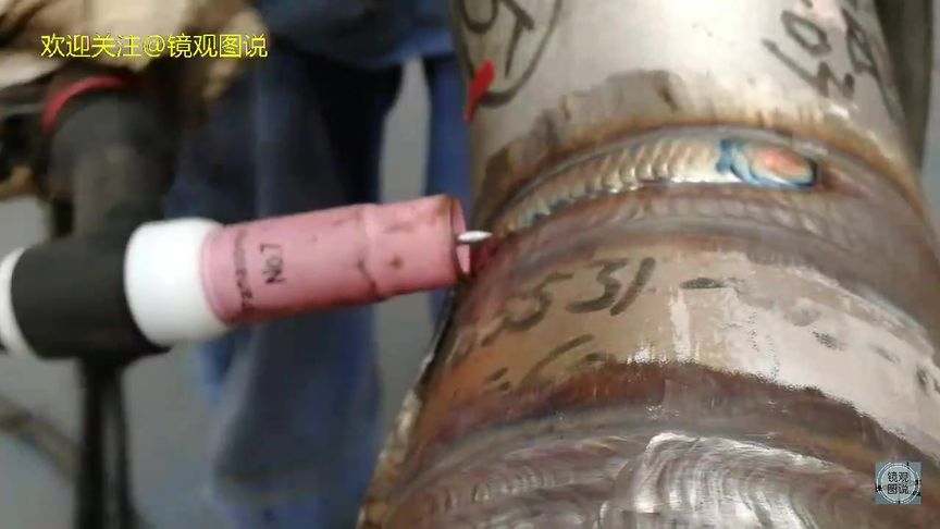 焊工大师傅,不锈钢管道用这种手法轻松焊出黄金鱼鳞纹,工资过万