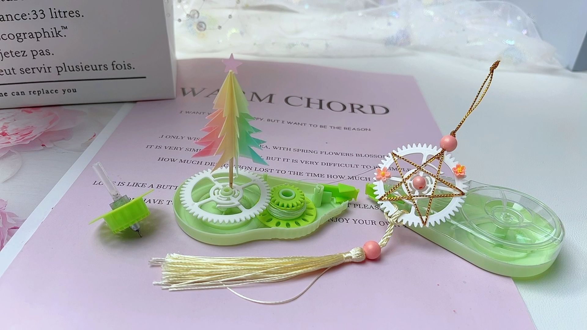 修正带手工改造第二弹,diy旋转陀螺星星挂件和迷你圣诞树