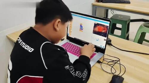 星期天编程课:手把手教你用代码打造打蝙蝠小游戏!