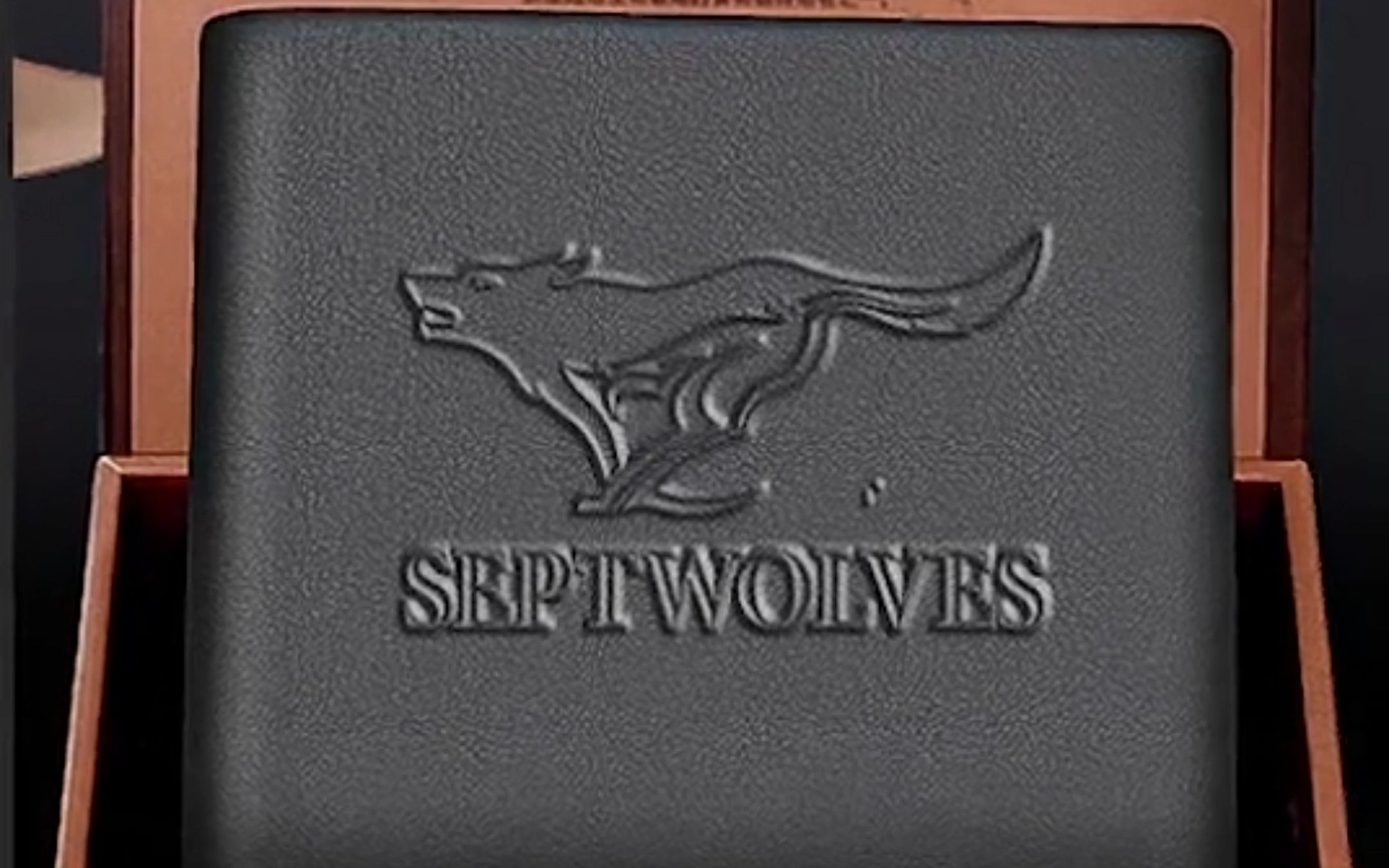 ps 皮包太单调,加个logo更帅气!教你logo压痕效果~