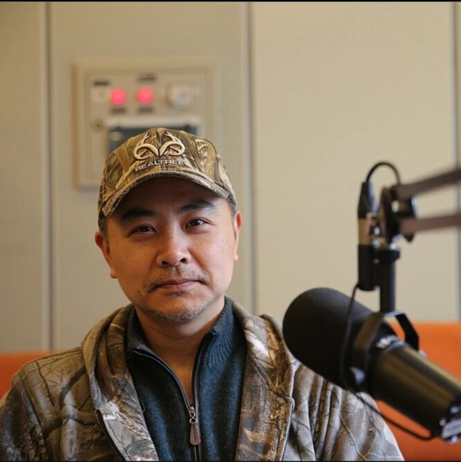 花白胡子迷彩大叔 