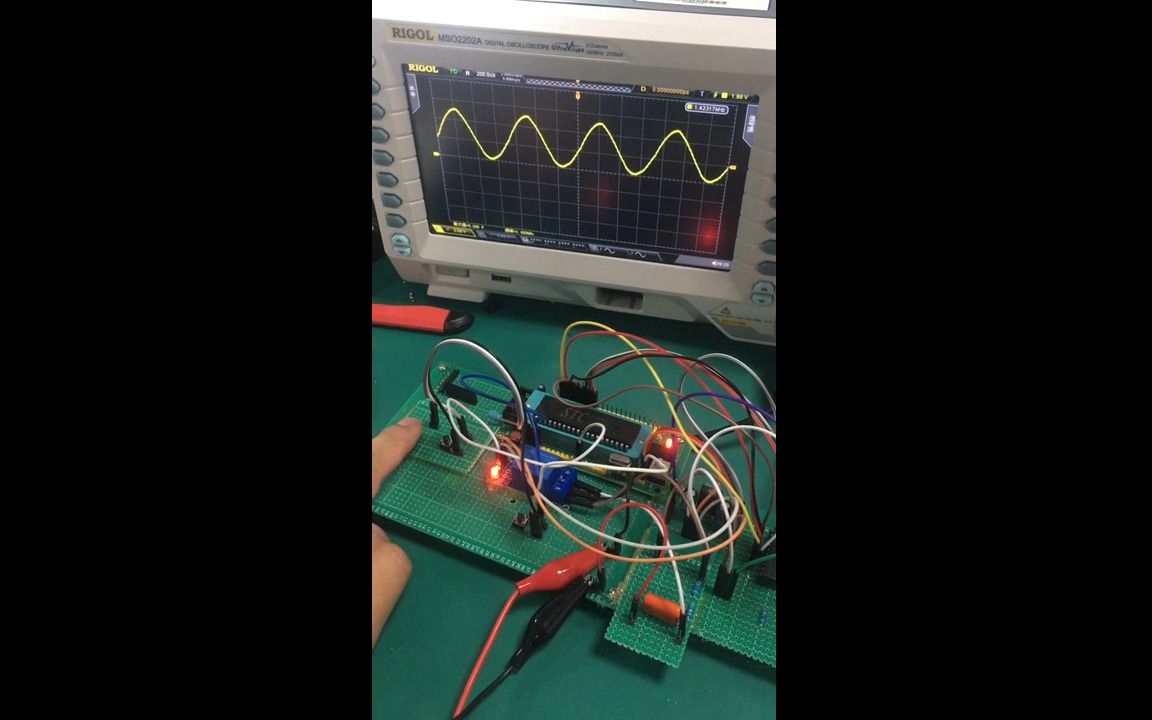 基于51单片机的信号发生器