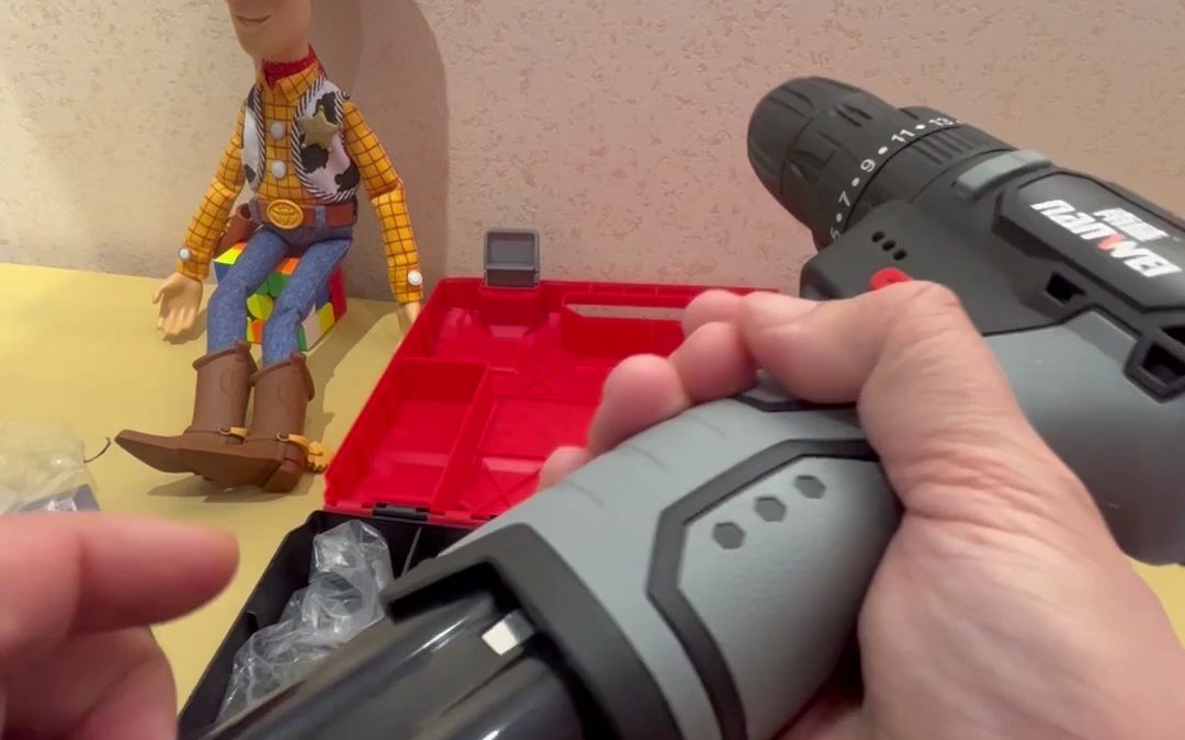 南威小钢炮锂电无刷带冲击手电钻开箱评测