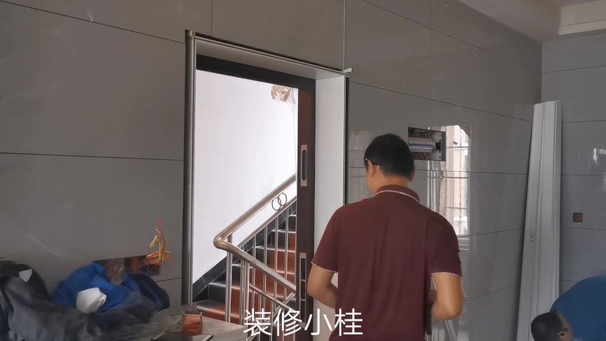 现场安装入户门套,师傅都不好意思安装了