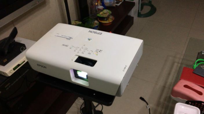 日本爱普生EMP-280投影仪投影机色彩好灯泡亮