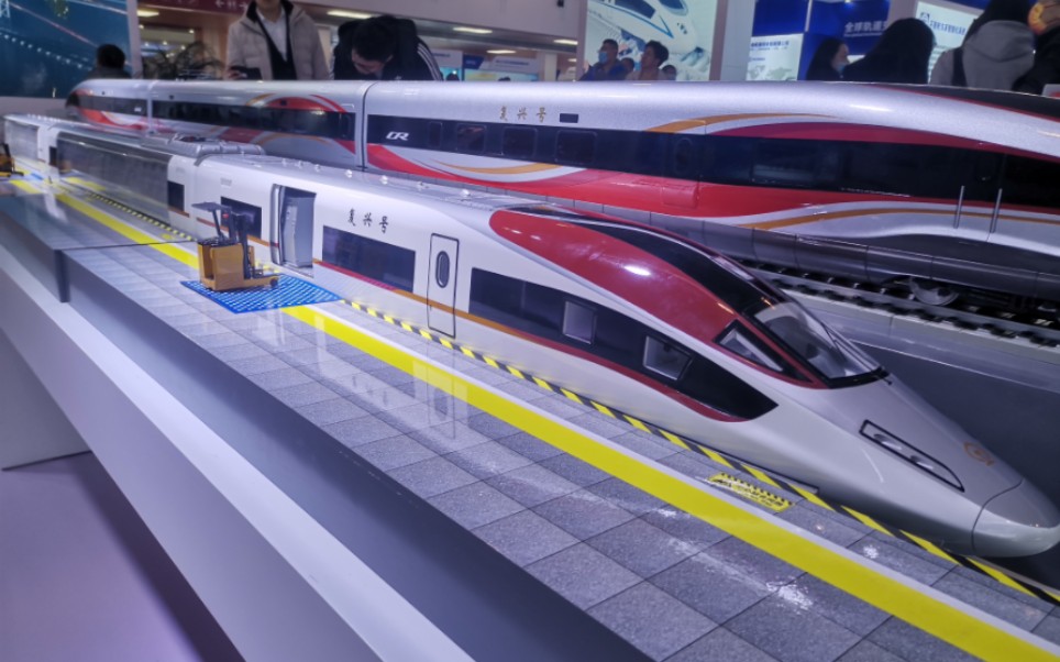 2023年铁路装备展上大比例火车模型视频～AD钙奶桶及各种复兴号...