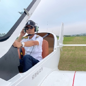 学飞行找钟校长 