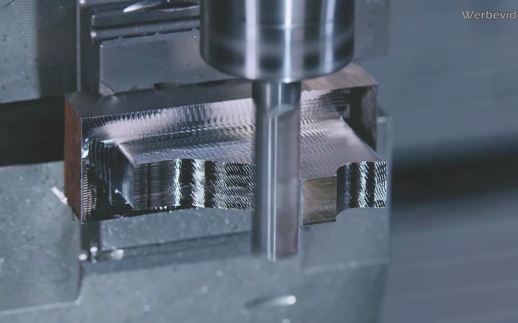 CNC数控加工中心进行机械加工的过程记录