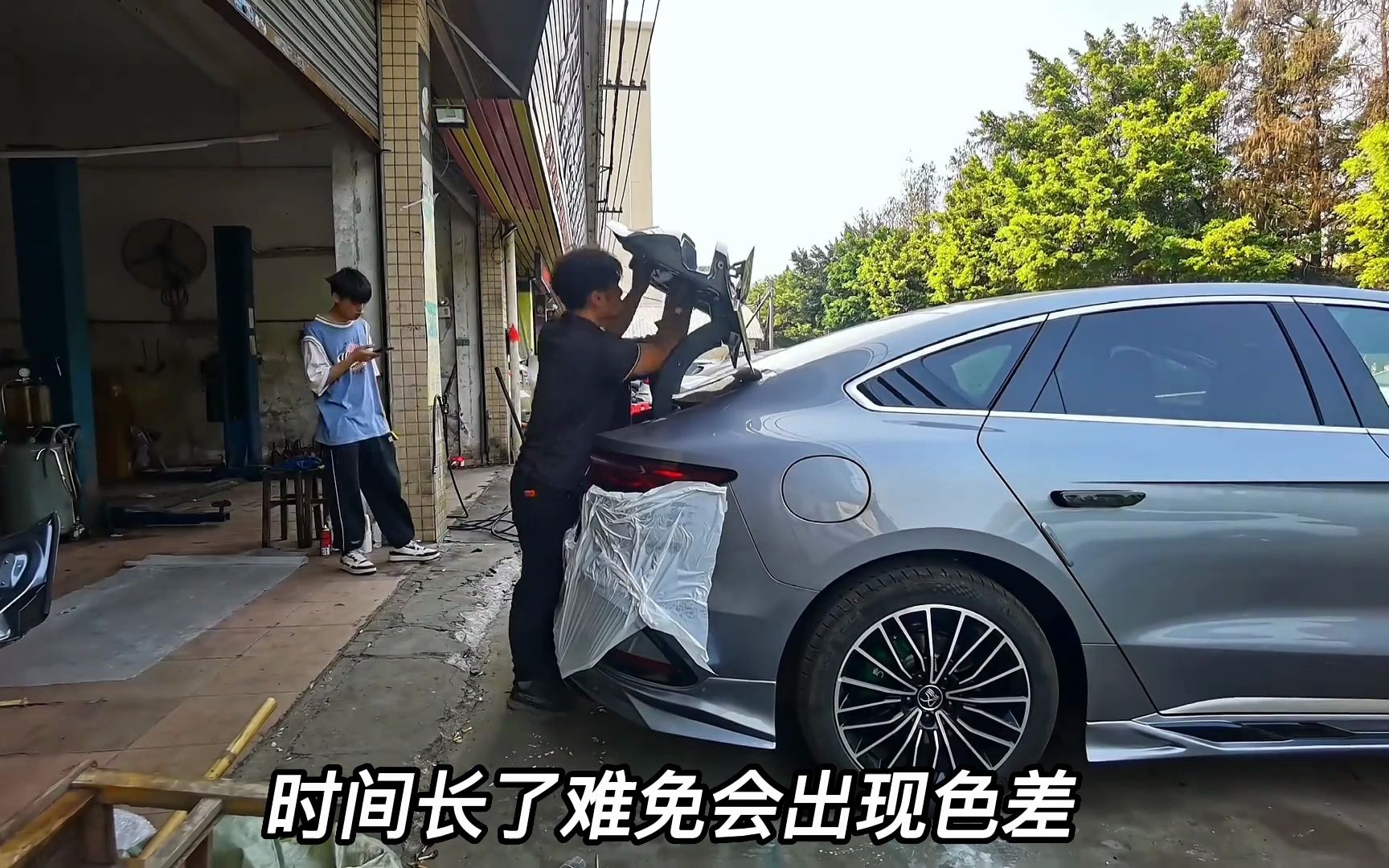 比亚迪汉改装电动升降尾翼超级拉风,一看价格我劝你死了这条心