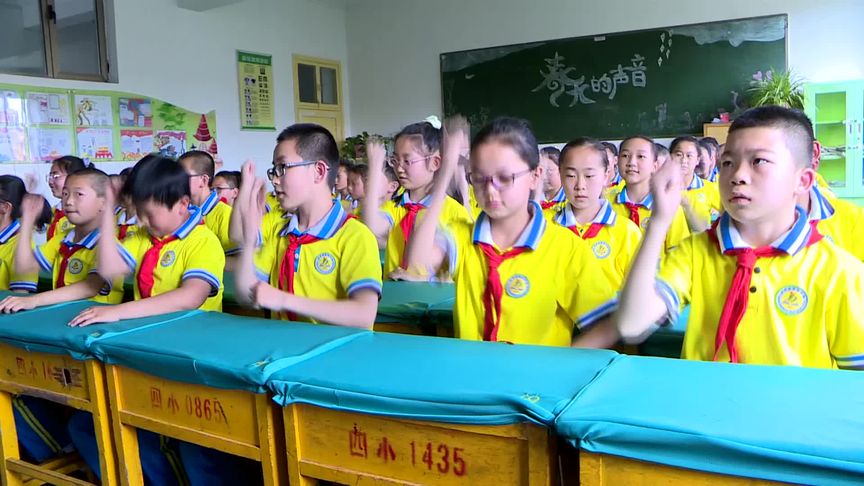 让我们荡起双桨 熟悉的旋律让多少人想起来了回不去的童年