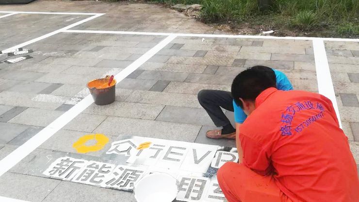 你买的小区停车位也许无法进行产权登记,有这种情况的朋友别吃亏