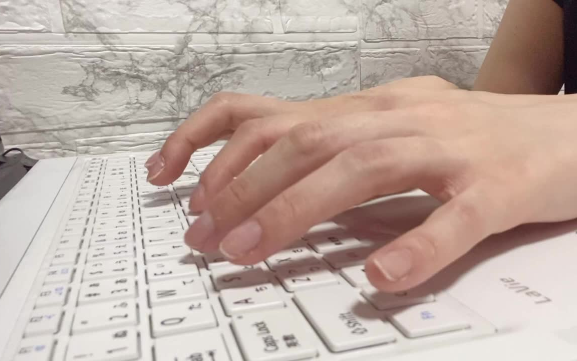 [敲击音]击打键盘的声音