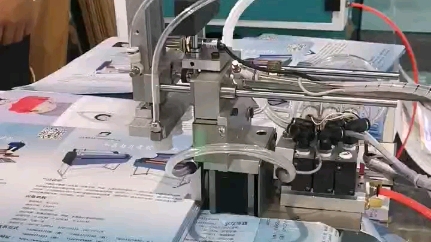 自动进纸自动纠偏折页压痕机