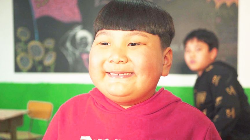 小学生竞选班干部,拉票方式花样百出,结果小胖2句话征服全班!