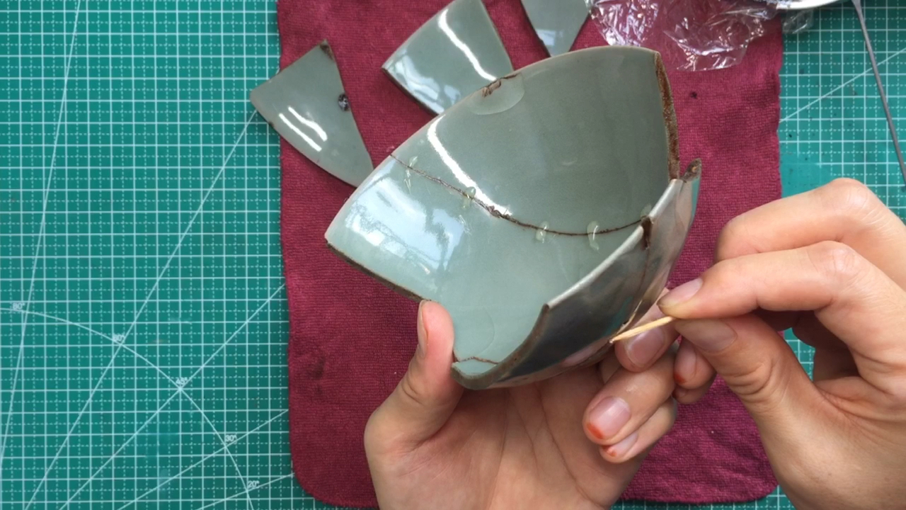 瓷器修复 用传统麦漆粘接的全过程,细节很重要哦