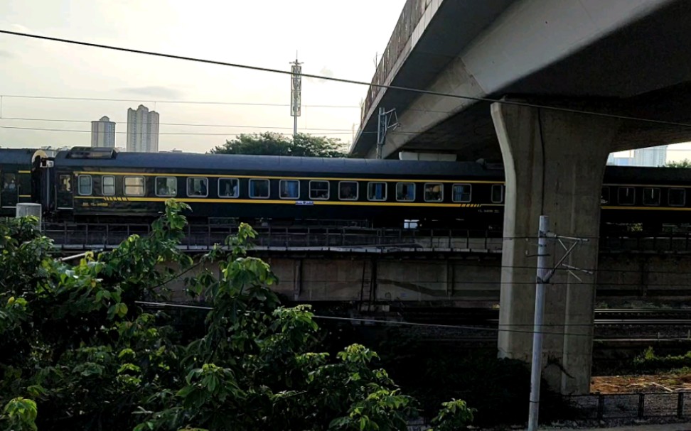 【中国铁路】T26次列车 南宁～上海南爬上衡柳上行大坡(柳州市广雅...