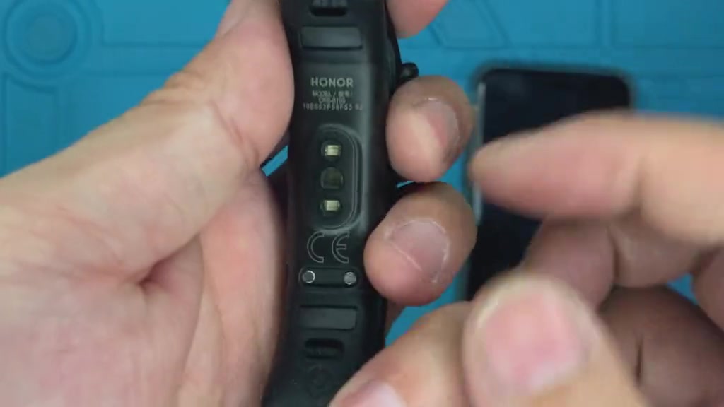 开箱华为荣耀手环5比手环4多个血氧饱和度游泳健身了解一下