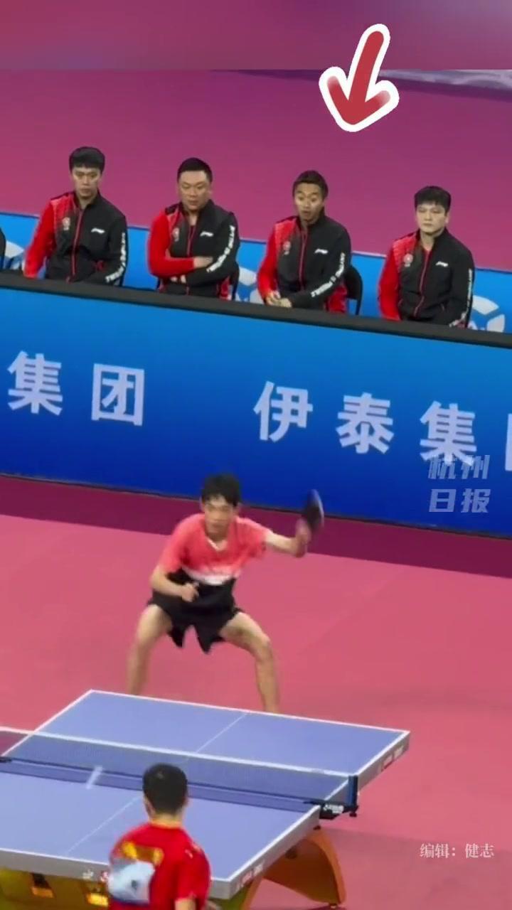 许昕这一球给樊振东笑出鱼尾纹!还是太全面…#许昕#樊振东