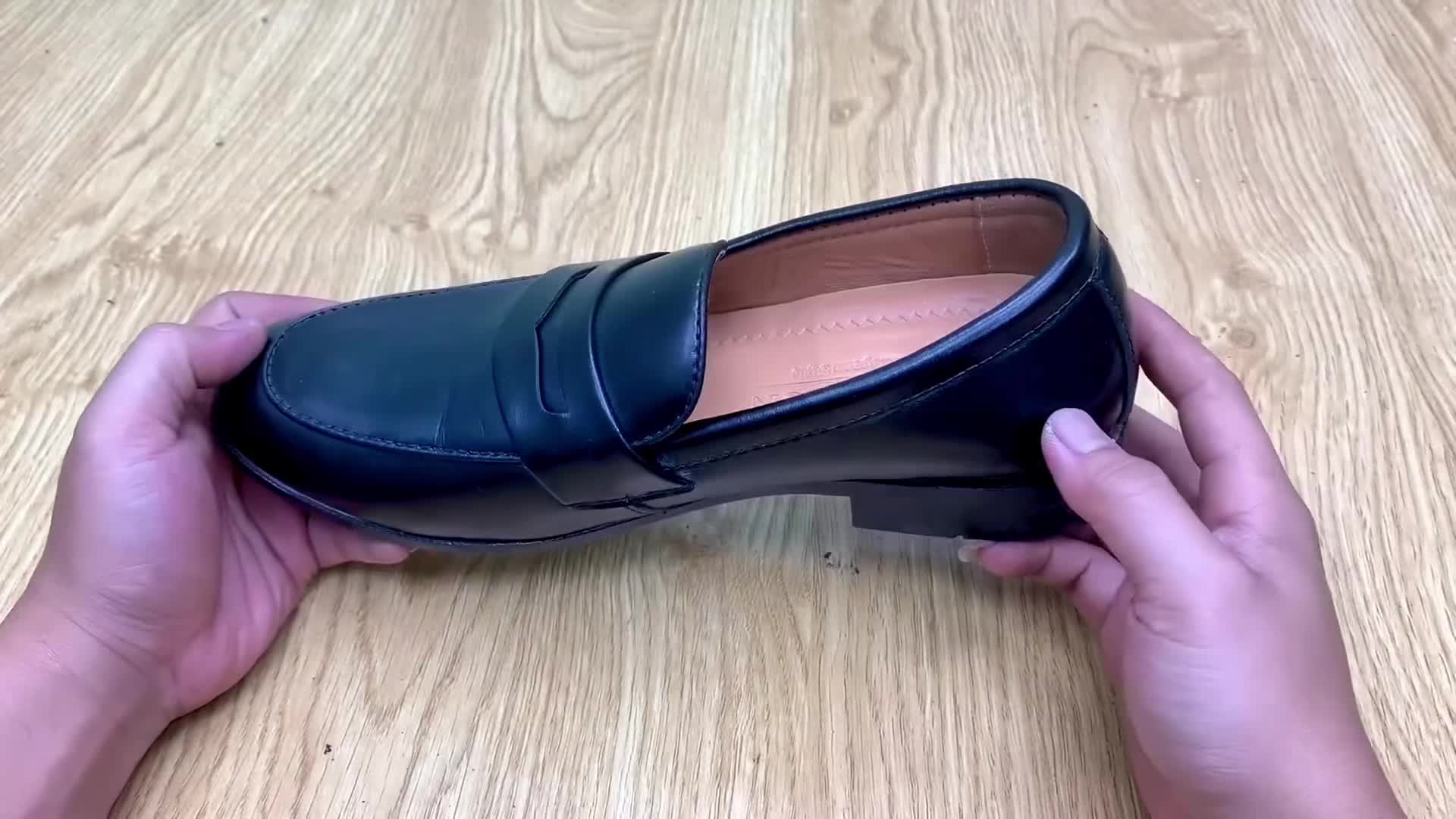 小伙修复断裂皮鞋的方法太实用了#皮鞋修复#高手在民间#小技巧