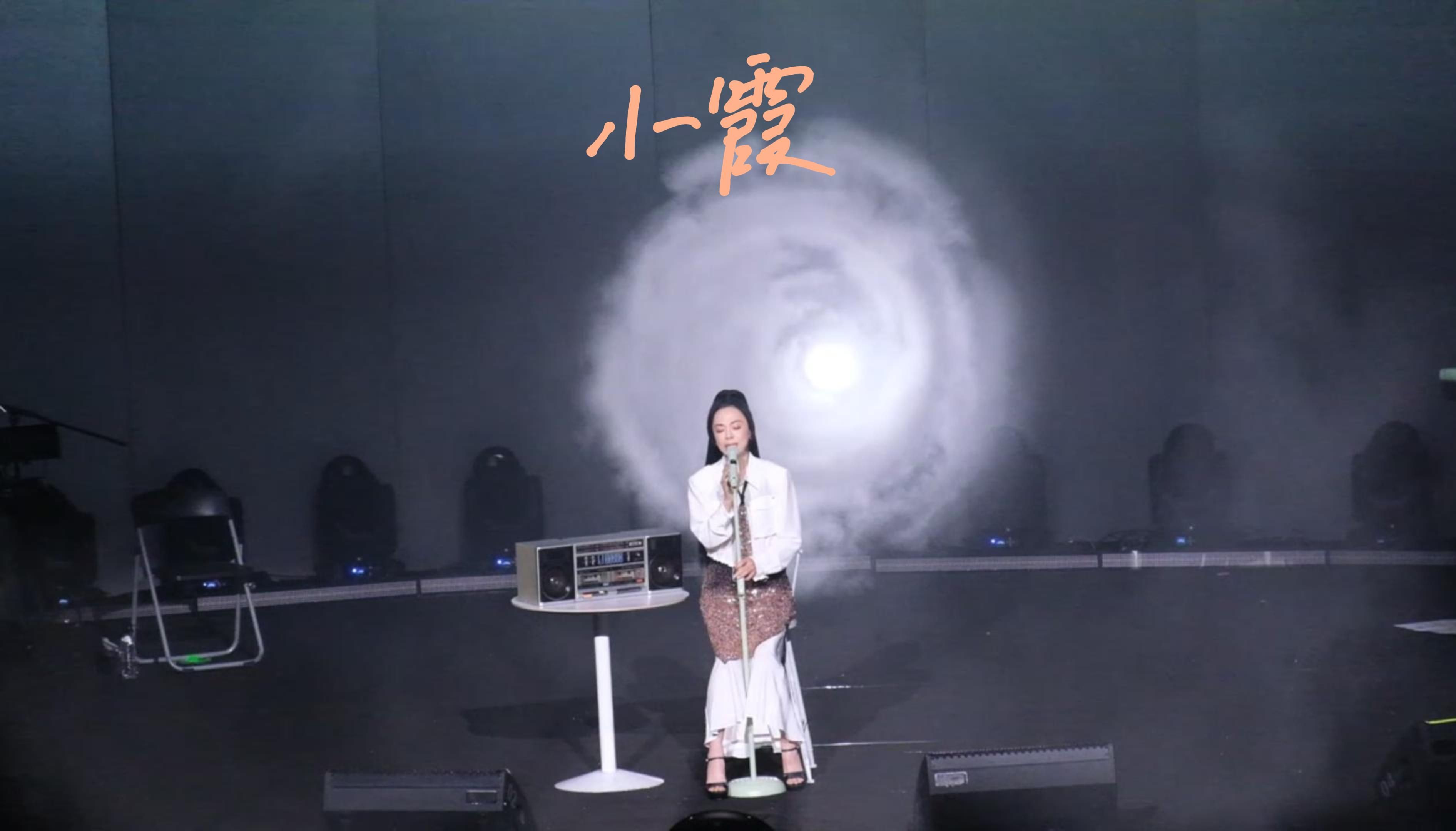 黄绮珊《小霞》 “五点多钟,朝霞起,所以取名 黄晓霞”。但「小霞」...
