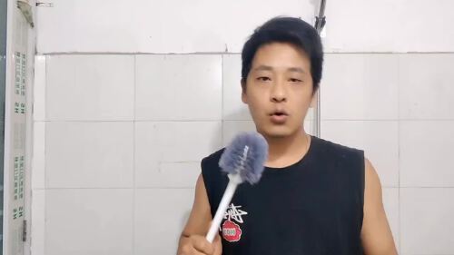 模仿节目主持人!