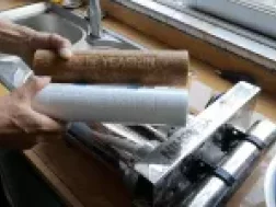 阿东把净水器滤蕊换了,3个月就这么脏,这种水你敢喝吗