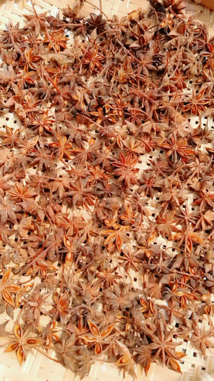 无硫八角,自然晾晒,决不用硫磺熏蒸,决不提取八角油,自然醇香