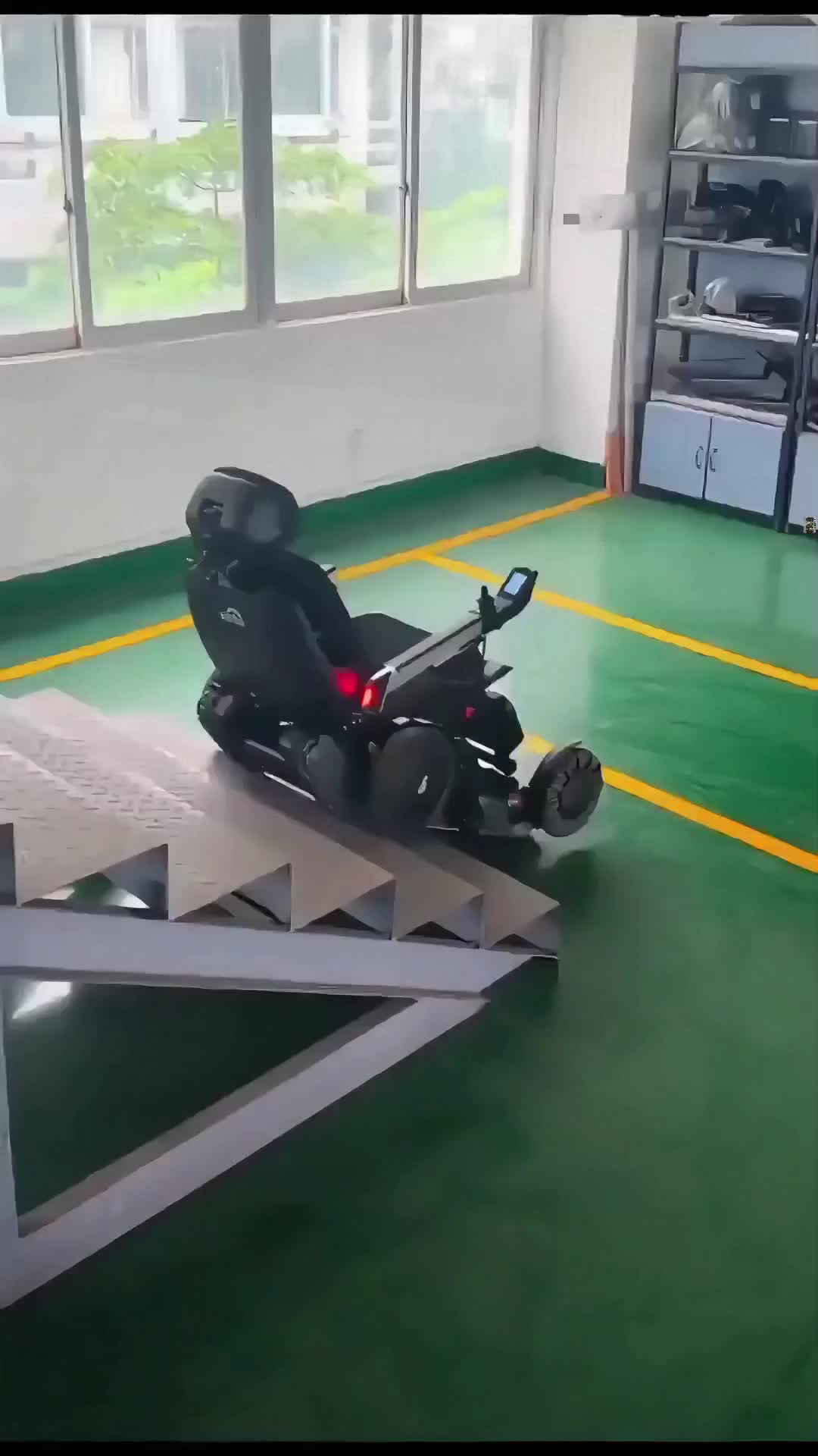 #电动履带爬楼轮椅 #德国电动爬楼梯轮椅 老人上下楼轮椅 残疾人老年...