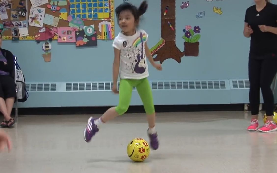 学前教育:超适合幼儿园中班的球类活动