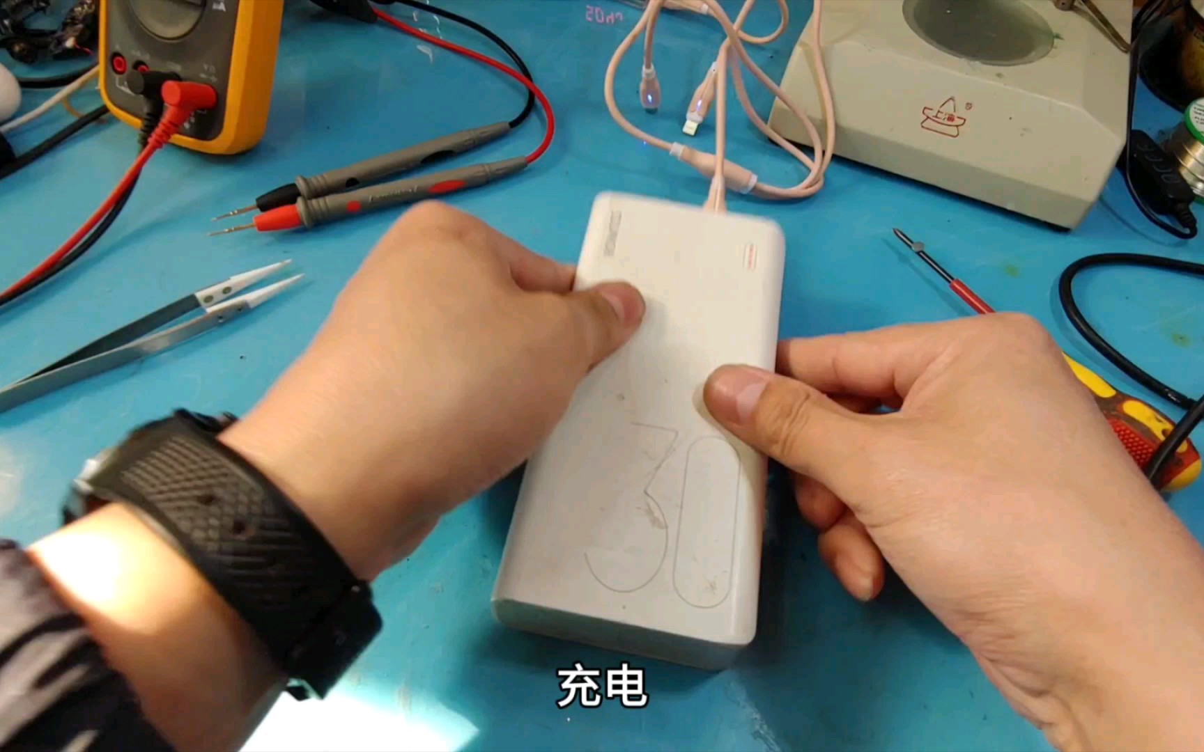 维修罗马仕3万充电宝更换USB插座