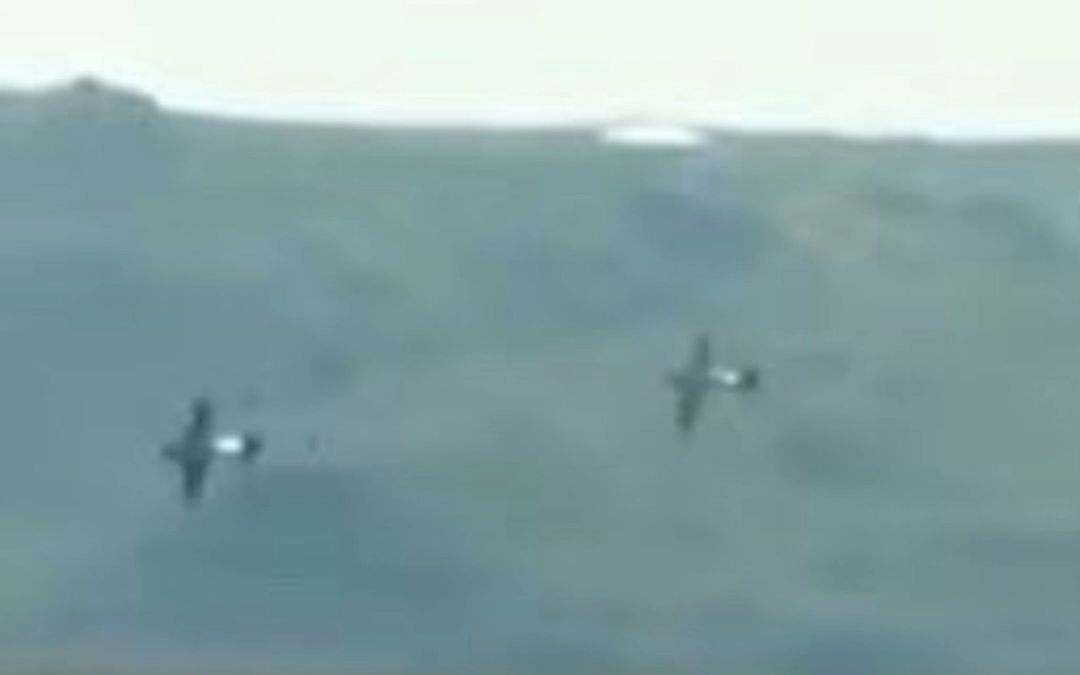 美国两架飞机在着陆时相撞,致两名飞行员丧生