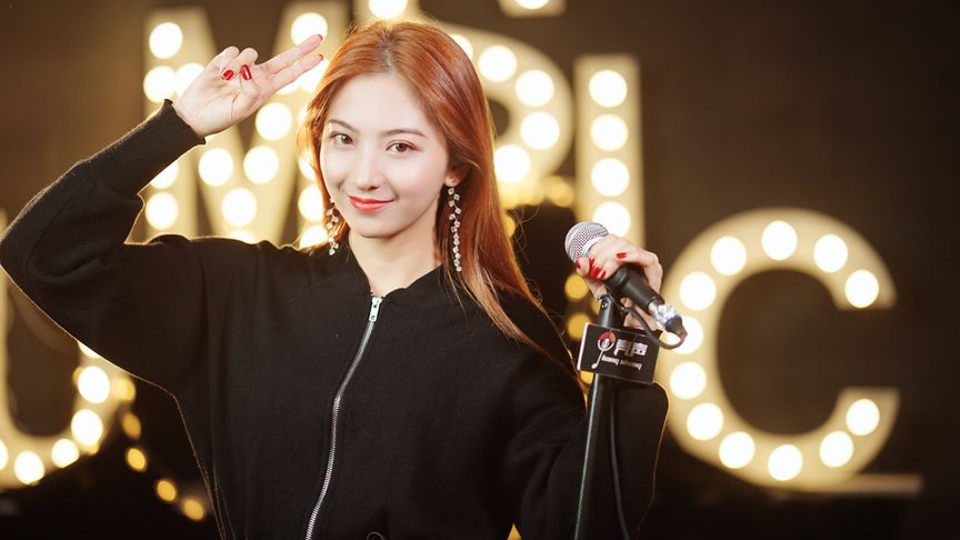 女生翻唱蔡依林《舞娘》动感舞曲 忍不住跟着动起来