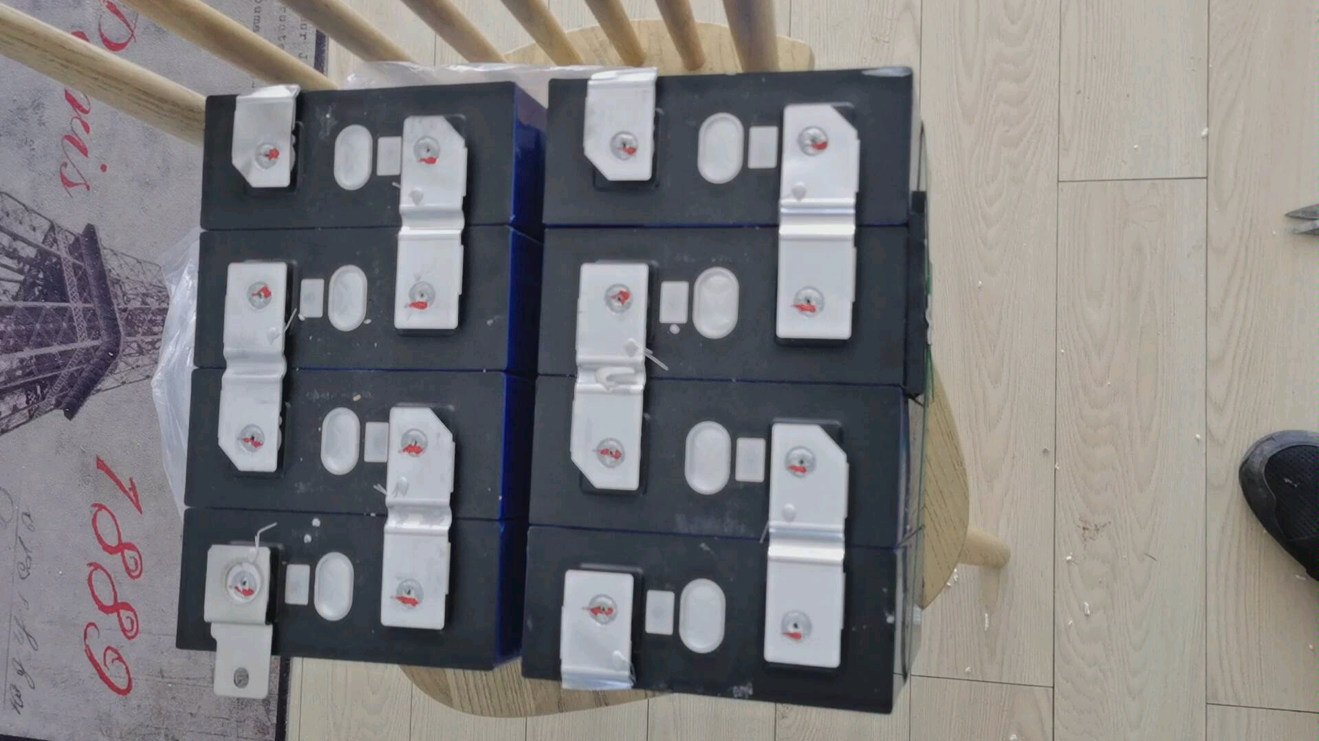 小伙自己动手,自改房车锂电池组,准备自驾游东南亚