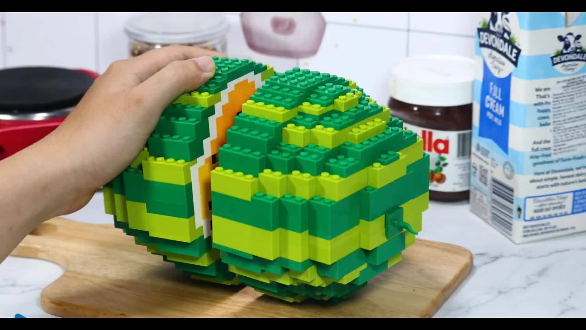 乐高定格美食动画,大西瓜榨汁做雪糕吃