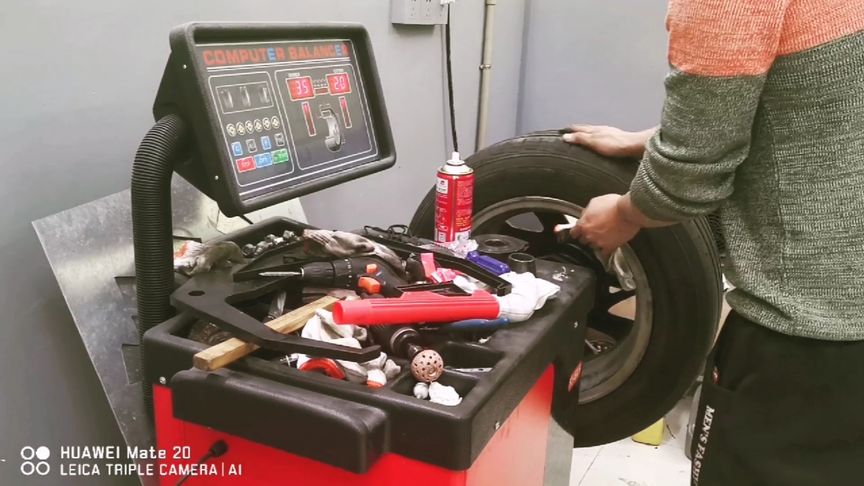 动平衡好处多,保证车辆的直行稳定性、降低底盘悬挂配件的磨损等