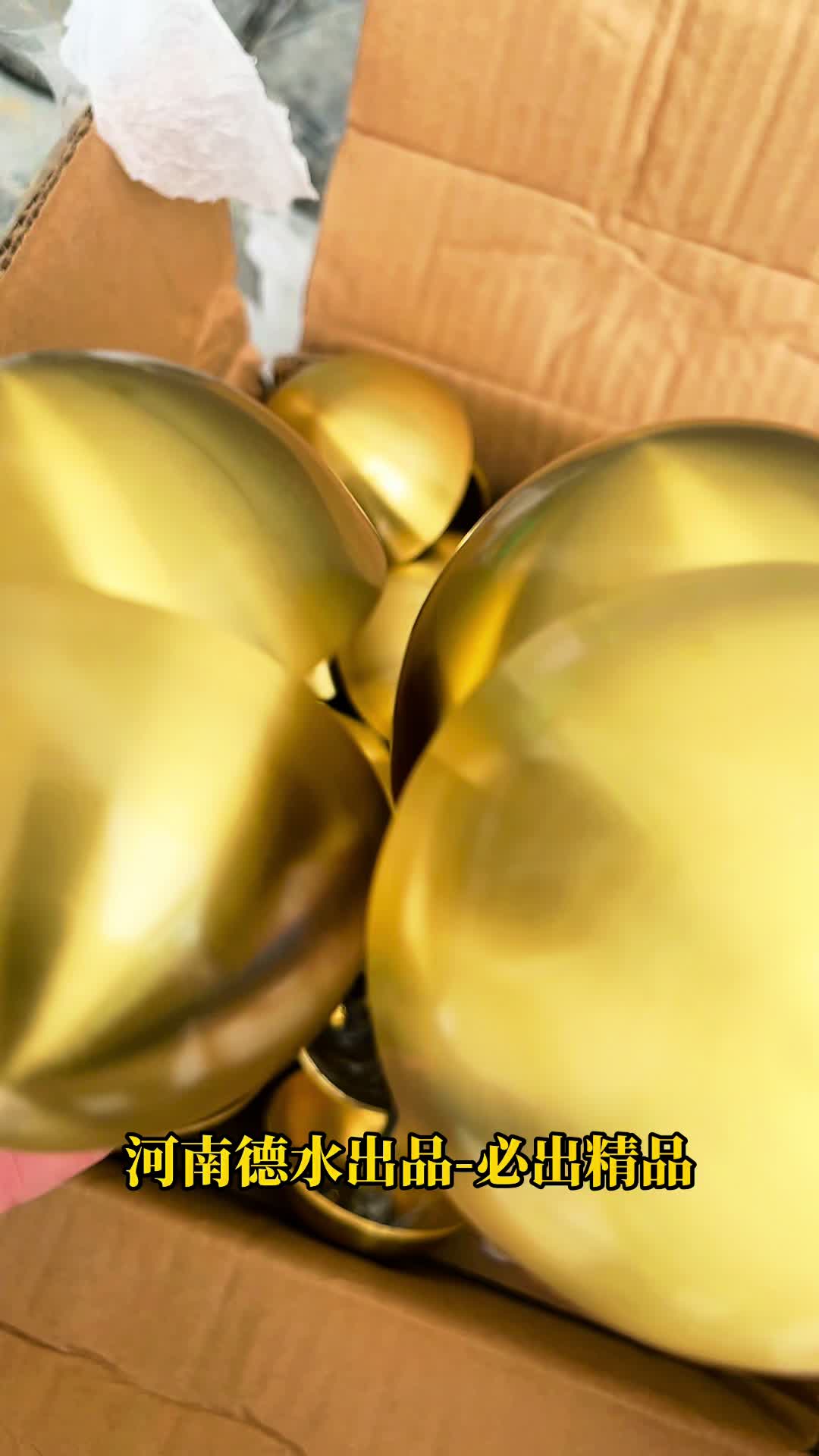 大门没点实力不敢这么装 铜钉已订,漂亮又气派,农村自建房装实木门的,...