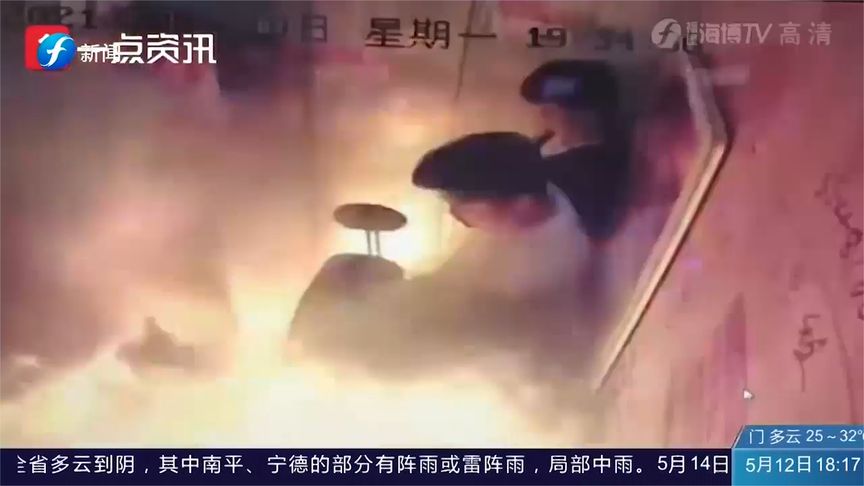 惨痛的教训!小区电梯内电瓶车突然爆炸起火,多人受伤|现场