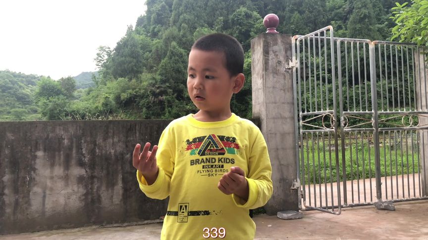 6岁农村幼儿园小孩,手指掐算几百以内的加减法,居然是自学的!