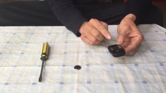 学习怎样更换汽车钥匙里的纽扣电池