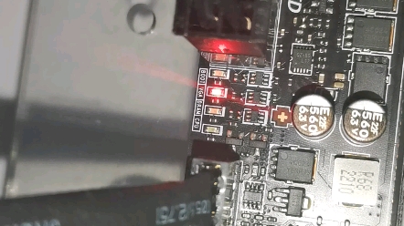 微星主板debug灯VGA亮可能是什么原因?