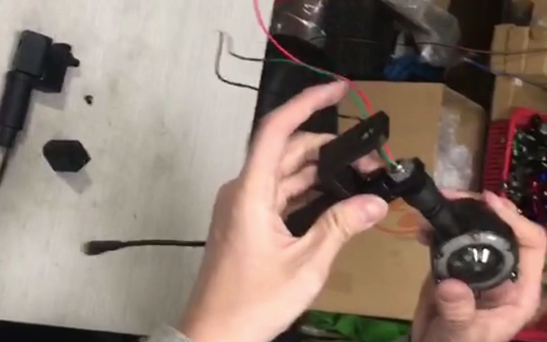 小牛电动车摩托车折叠后转向灯安装方法