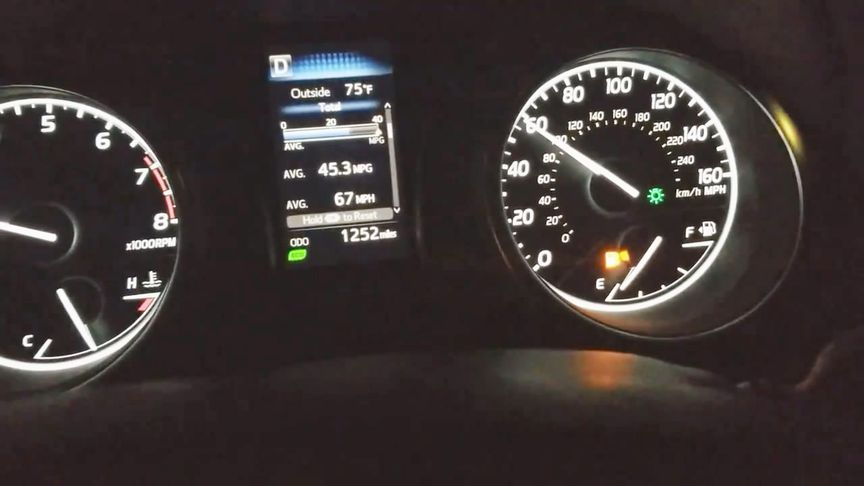 2018款美规凯美瑞的仪表非常科幻,全LED影像显示屏十分高档