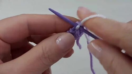 简单上下针错位编织出漂亮的双色花样,编织宝宝毛衣美美哒